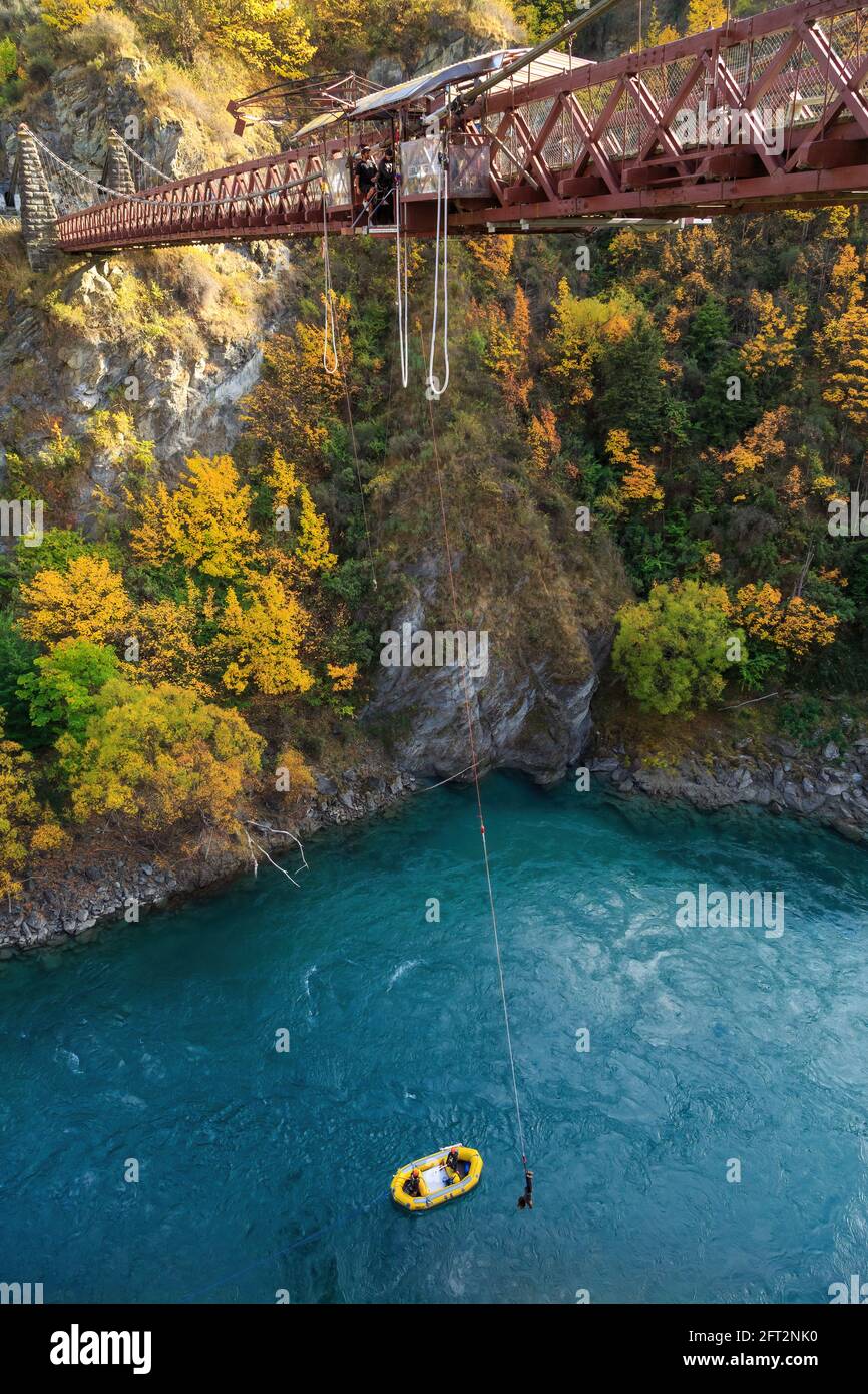 Bungy jumping from the Kawarau Gorge Suspension Bridge in the South ...