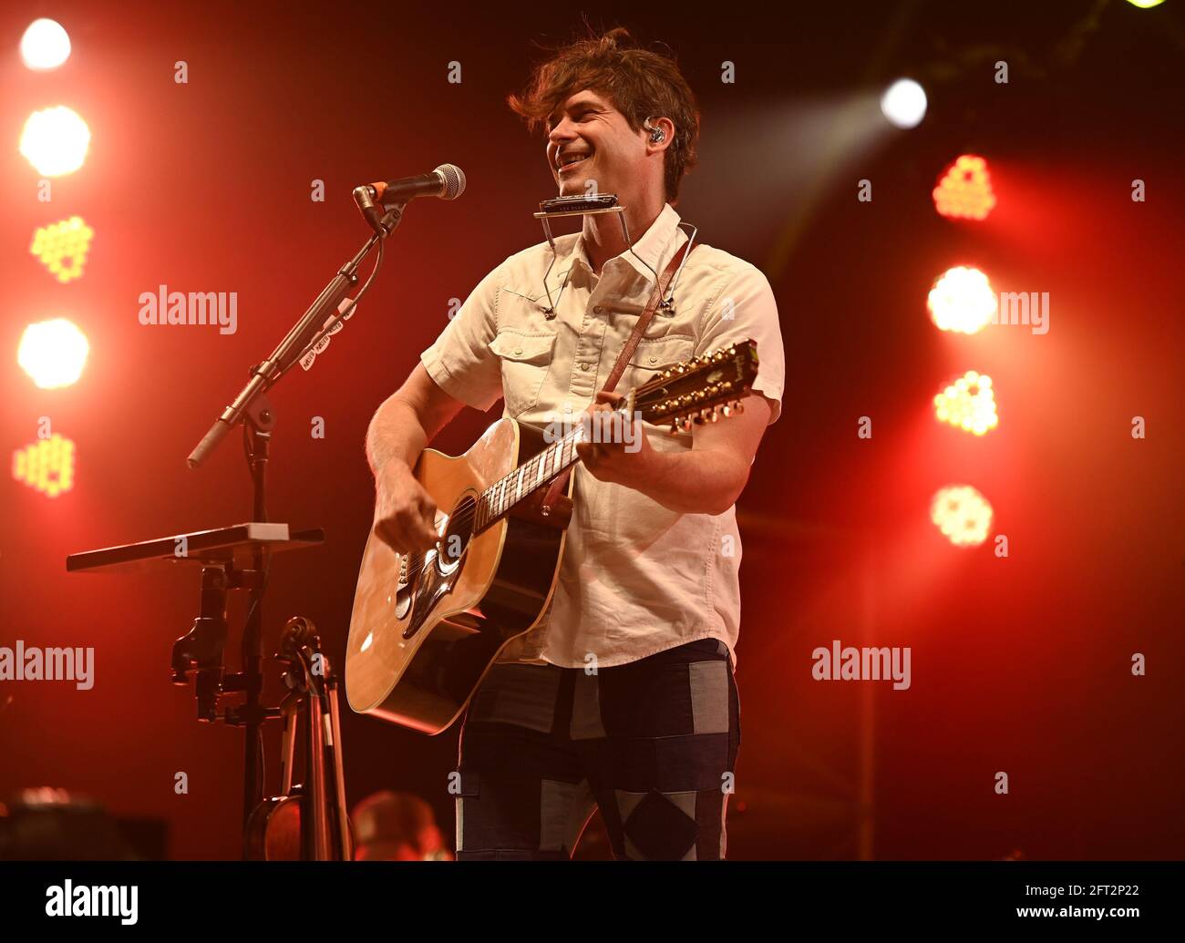 Old crow medicine show hi-res stock photography and images - Alamy