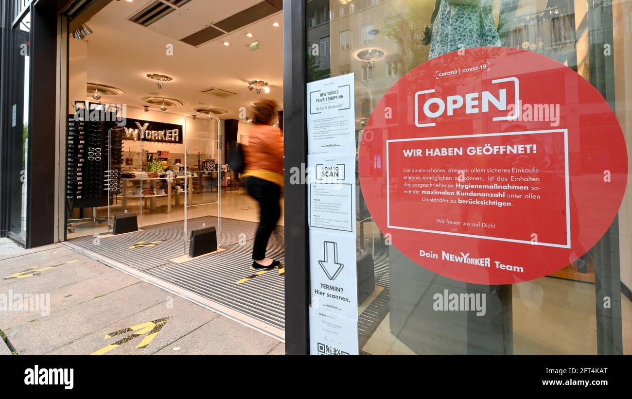 Customer enters hi-res stock photography and images - Alamy