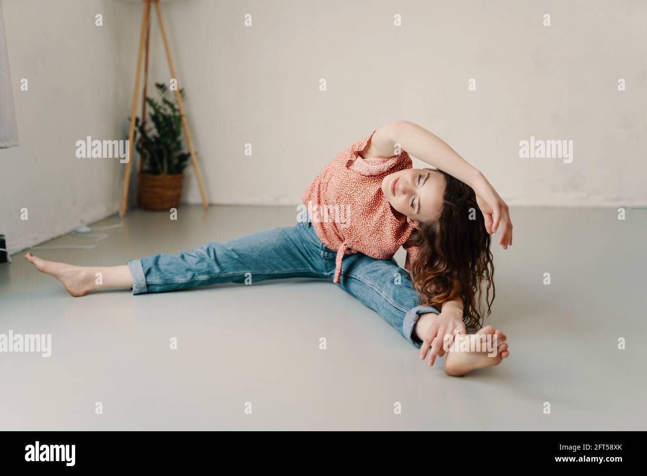 Side stretch hi-res stock photography and images - Alamy