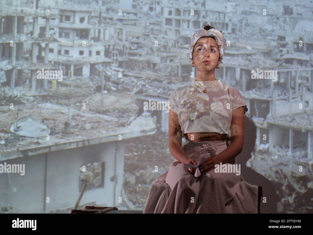 Libyan irish singer hi-res stock photography and images - Alamy