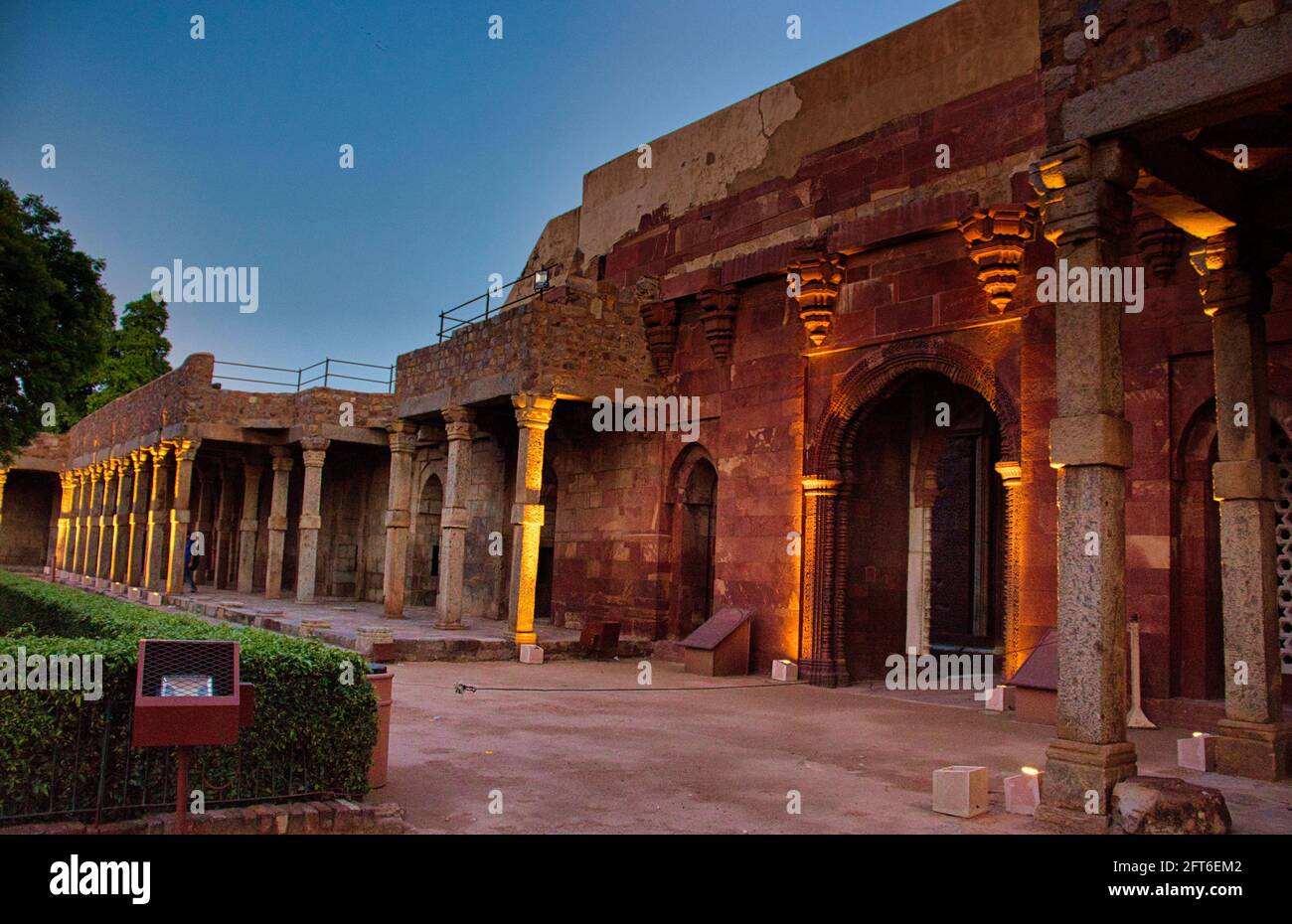 Column structure hi-res stock photography and images - Alamy