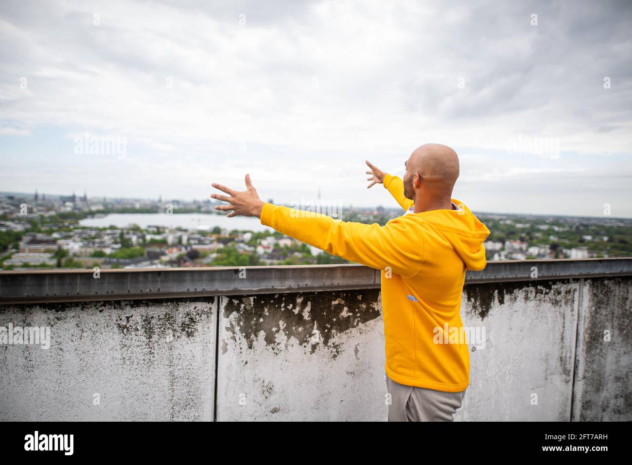 Football filming tower hi-res stock photography and images - Alamy