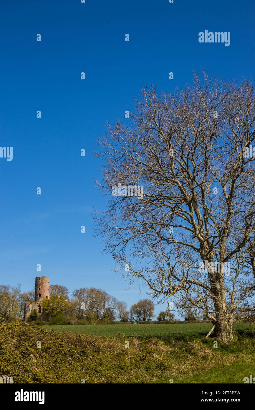 Folly tower racton ruin hi-res stock photography and images - Alamy