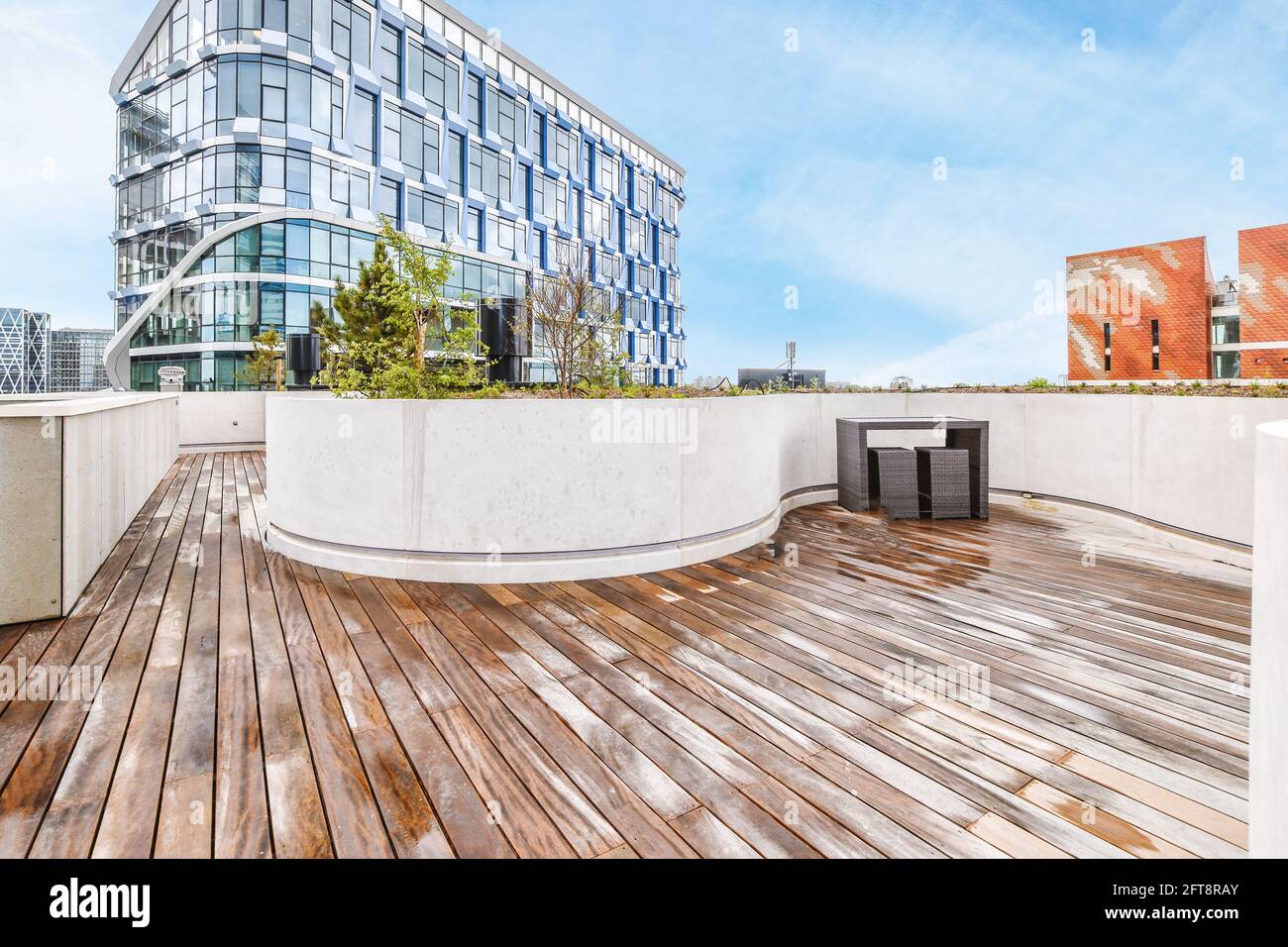 Curved glass facade hi-res stock photography and images - Alamy