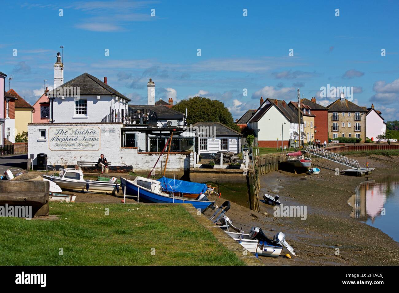 Rowhedge hi-res stock photography and images - Alamy