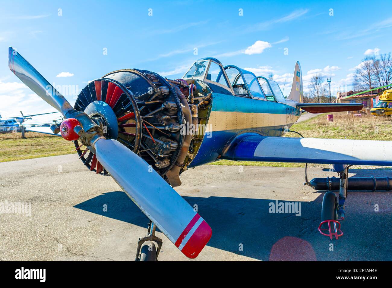 Single engine transport plane hi-res stock photography and images - Alamy