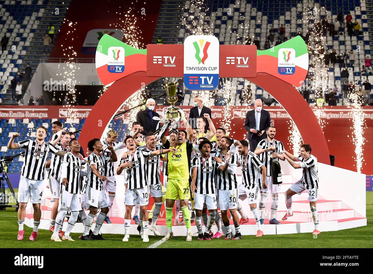 Gianluigi buffon and andrea pirlo hi-res stock photography and images ...