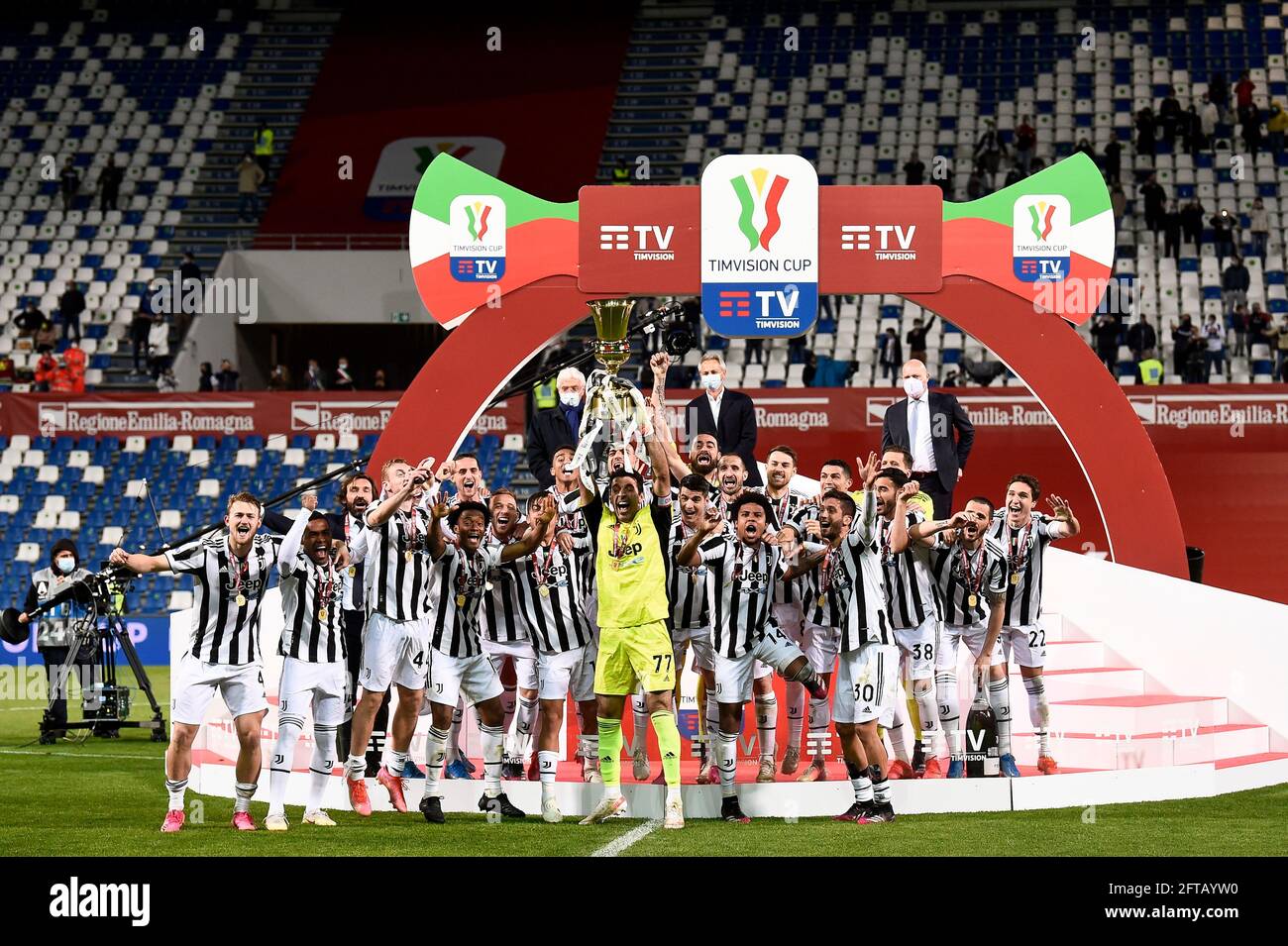 Andrea pirlo juventus trophy hi-res stock photography and images - Alamy