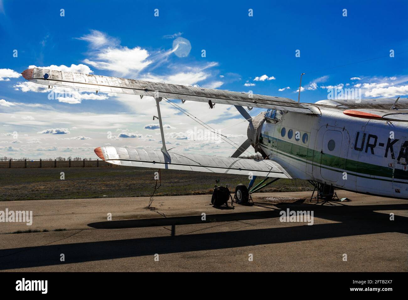Single engine passenger plane hi-res stock photography and images - Alamy