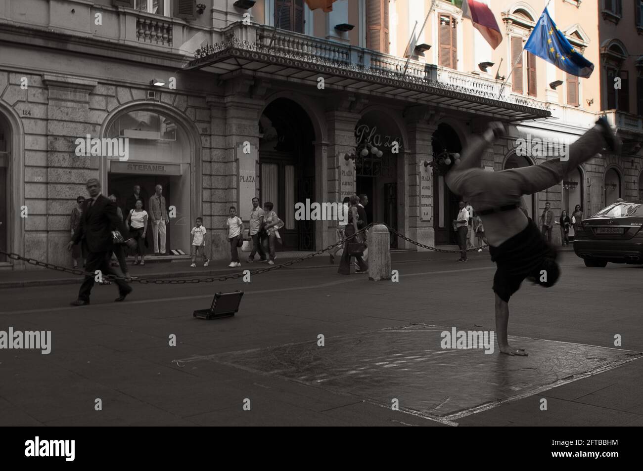 Street dancer, money, street, city, Roma, Italy, Europe Stock Photo - Alamy