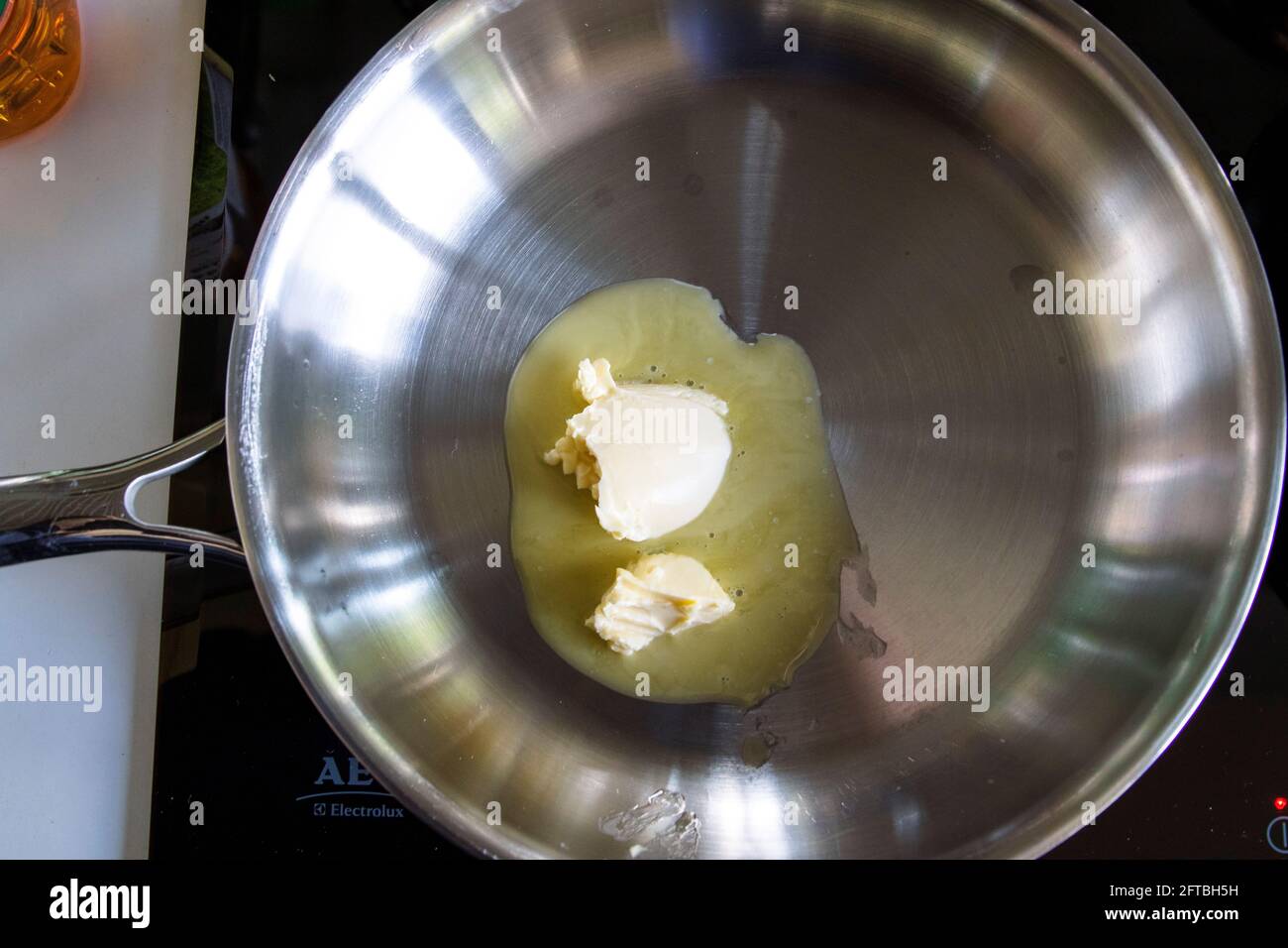 Bubbling butter pan hi-res stock photography and images - Alamy