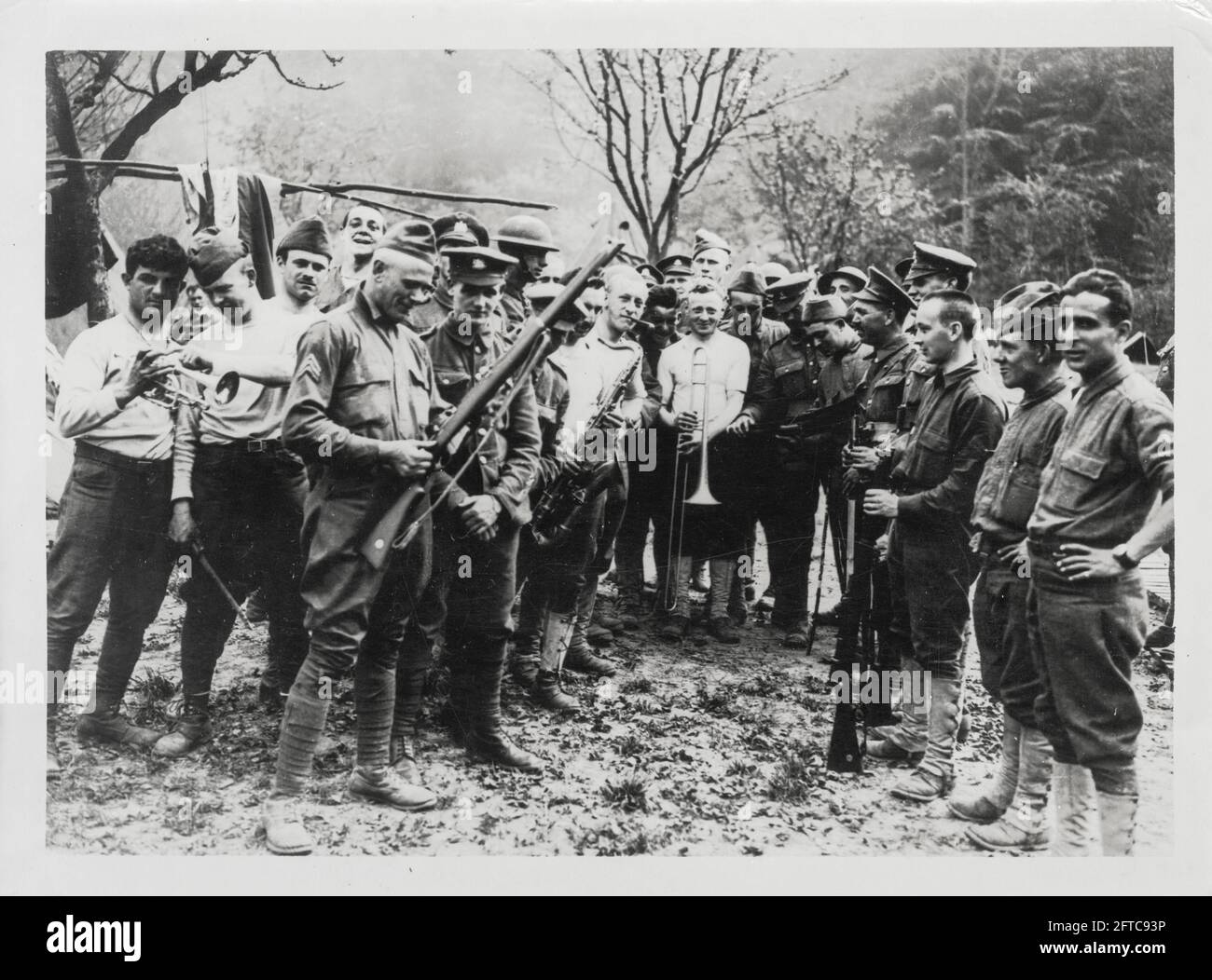 World War One, WWI, Western Front - American and British troops wait ...