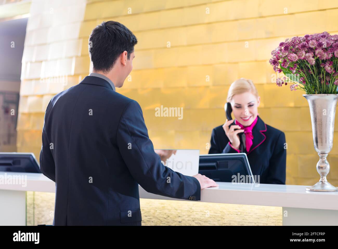 Receptionist hotel talking guest hi-res stock photography and images ...