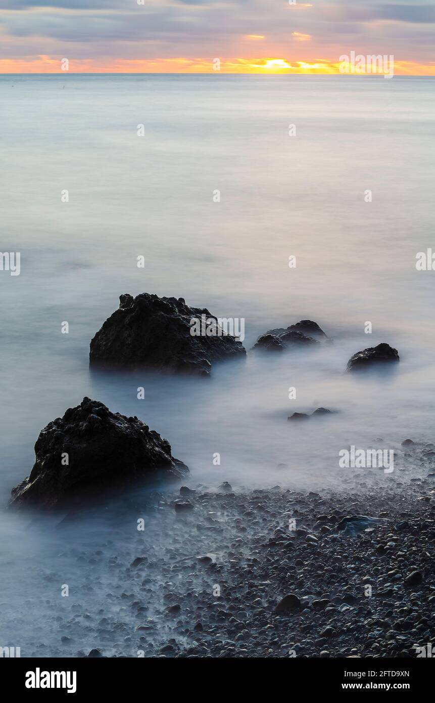 Rock formations by the sea hi-res stock photography and images - Alamy