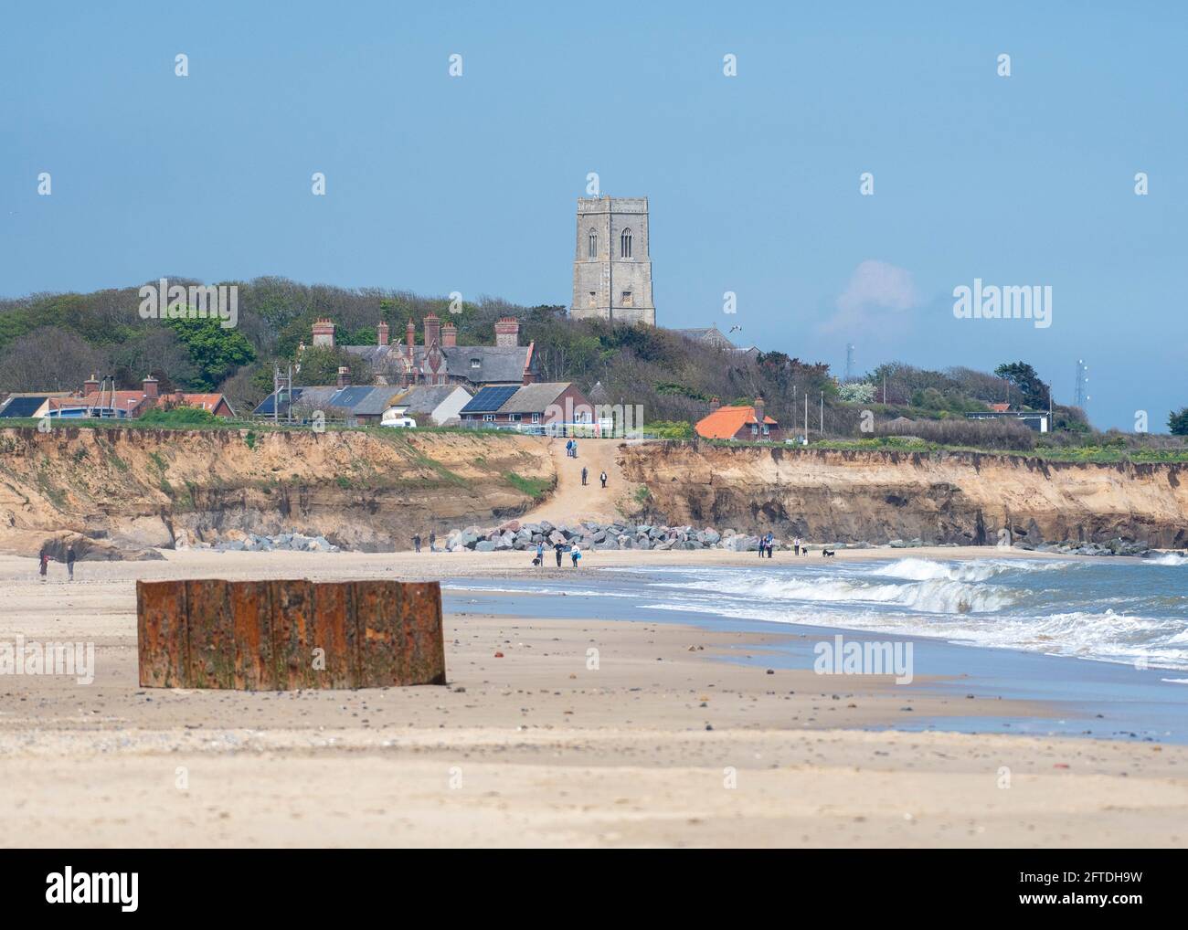 Happisburgh village in distance hi-res stock photography and images - Alamy