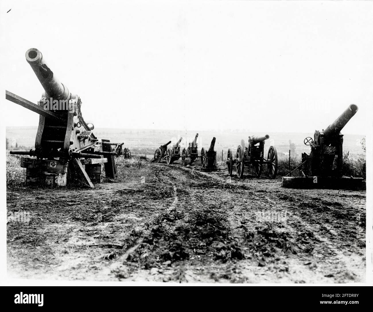 World War One, WWI, Western Front - Guns on the battlefieldin the mud ...