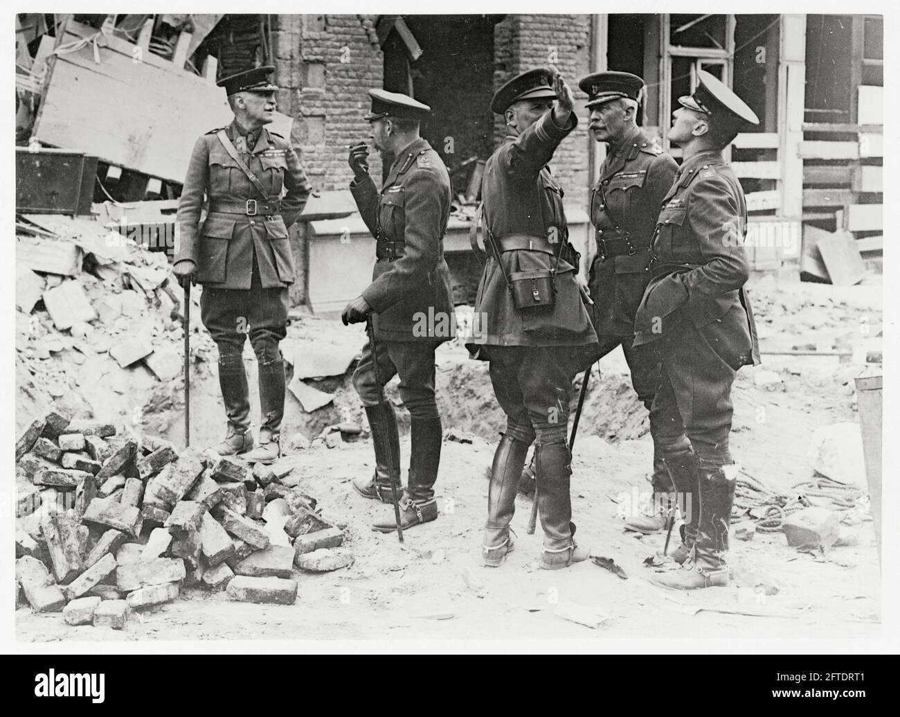 World War One, WWI, Western Front - King George V among ruins Stock ...