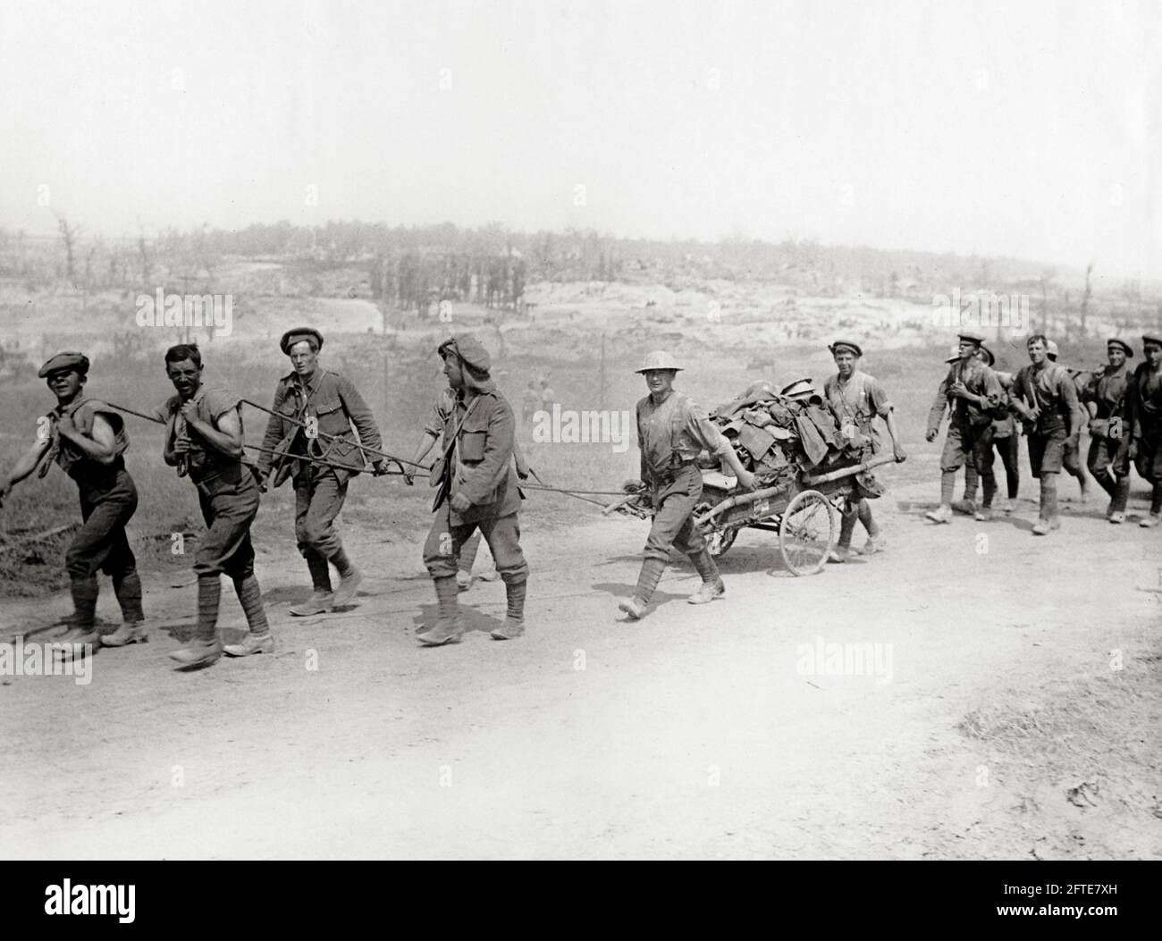 World War One, WWI, Western Front - Men bringing up Lewis Guns in ...
