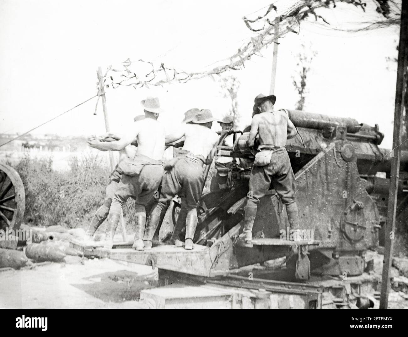 World War One, WWI, Western Front - Australian gunners at work ramming ...