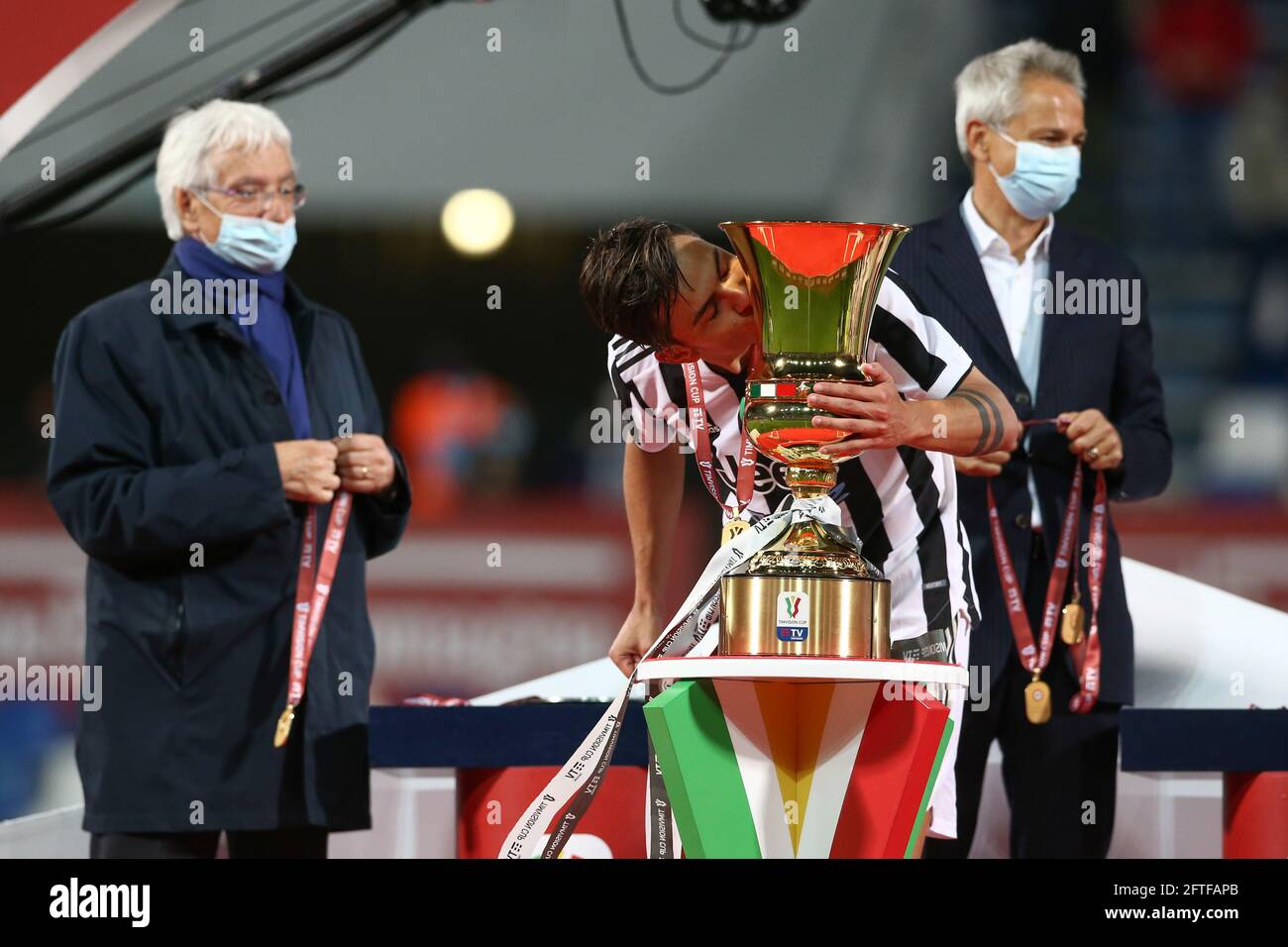 Dybala trophy hi-res stock photography and images - Alamy