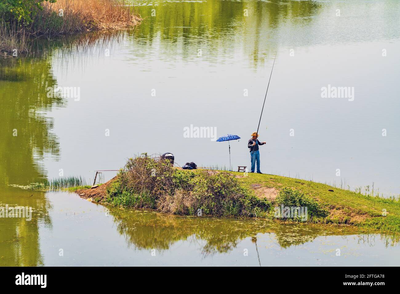 Male fishing fishermen man active hi-res stock photography and images ...