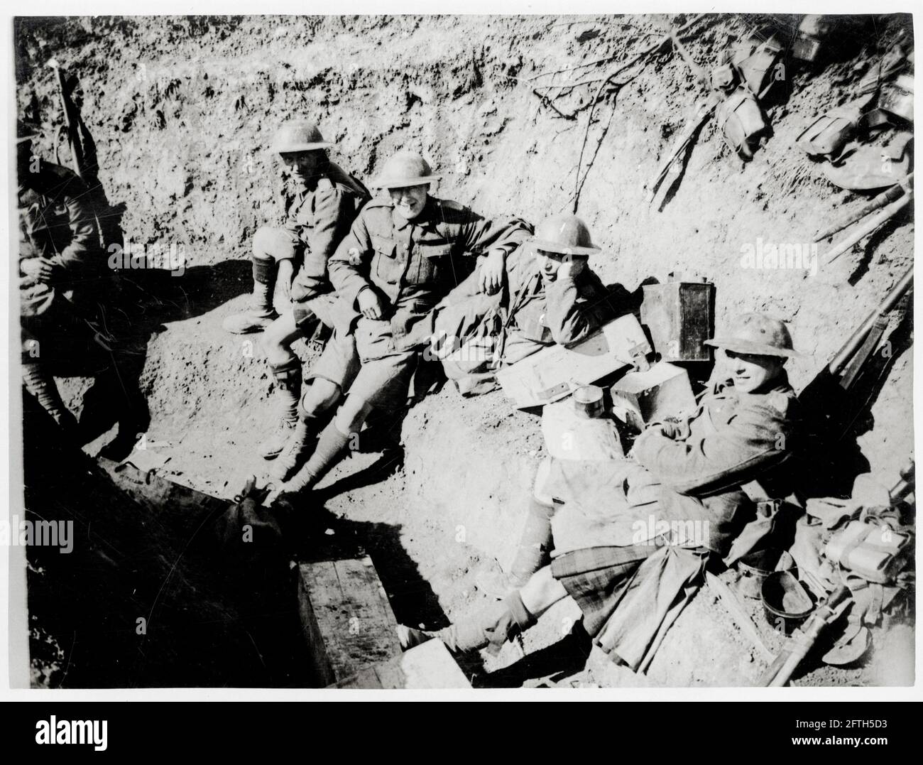 World War One, WWI, Western Front - Gordon Highlanders rest on their ...