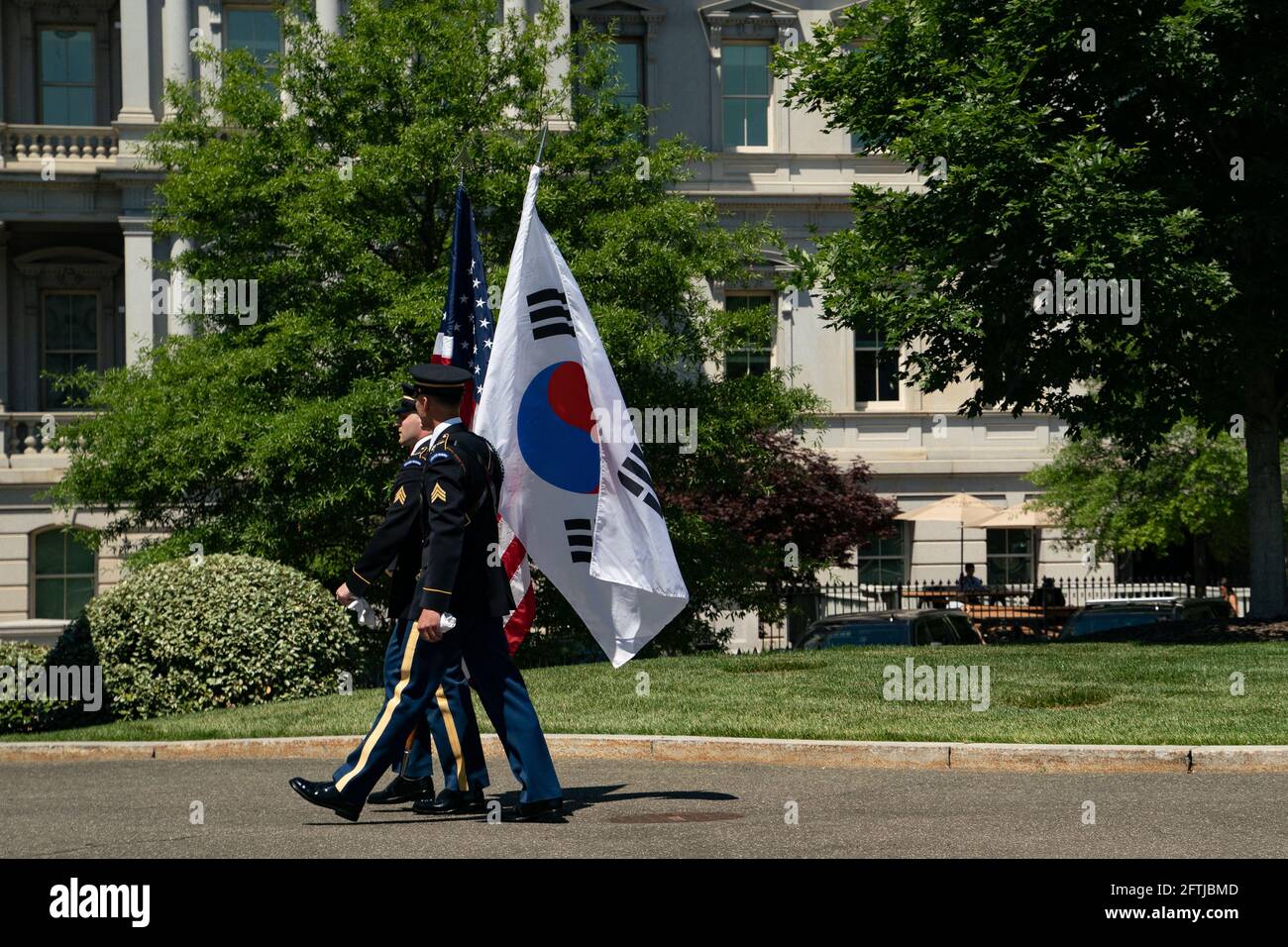 Members of the south korean military honor guard hi-res stock ...