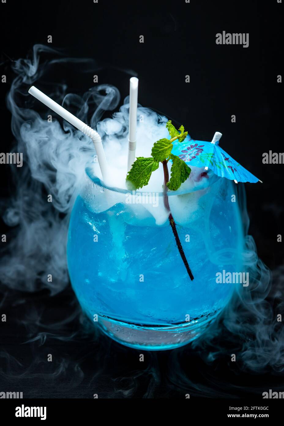 Blue cocktail black background hi-res stock photography and images - Alamy