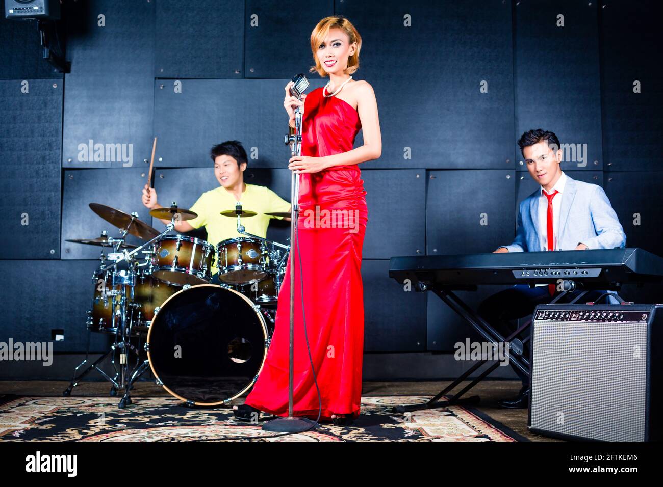 Drum set singer hi-res stock photography and images - Alamy