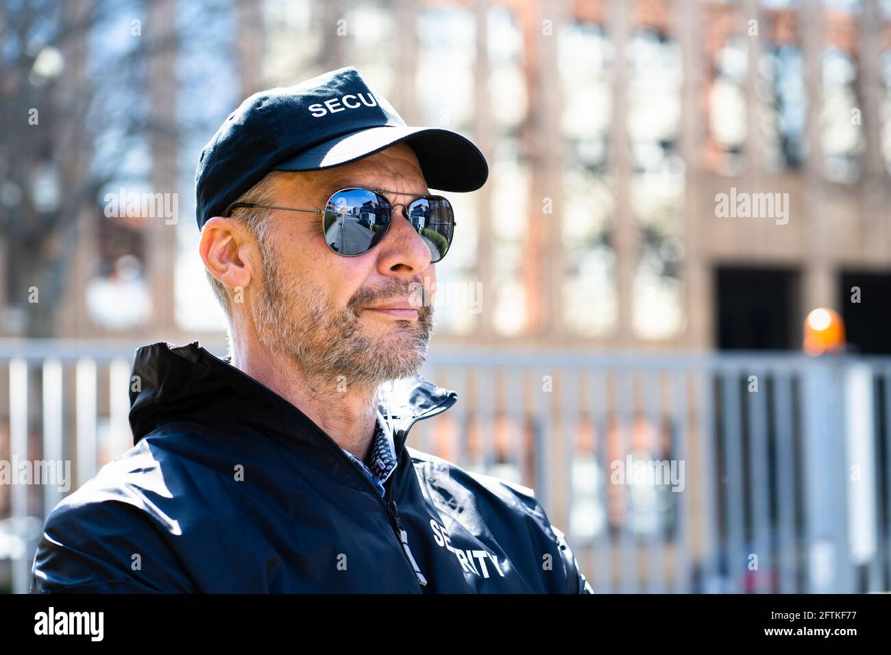 Security guards at door hi-res stock photography and images - Alamy