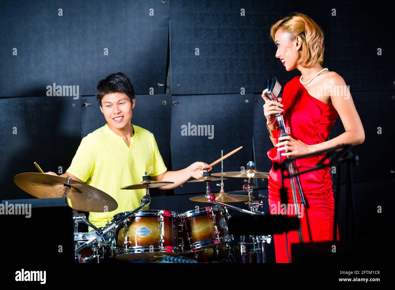 Drum set singer hi-res stock photography and images - Alamy