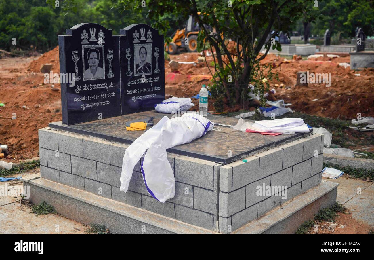 Bengaluru, India. 20th May, 2021. PPEs left by family members on a ...