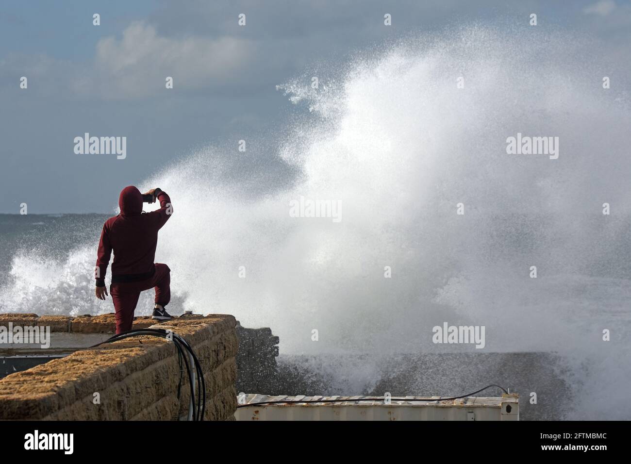 Smashing phone hi-res stock photography and images - Alamy