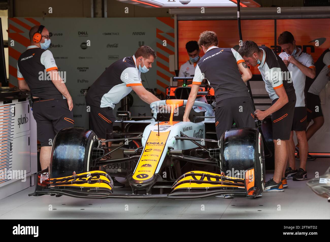 03 RICCIARDO Daniel (aus), McLaren MCL35M, garage, box, during the 2021 ...