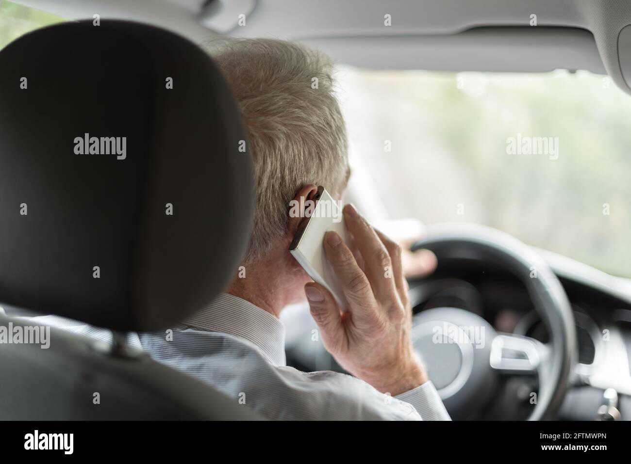 Man phoning while driving Stock Photo - Alamy