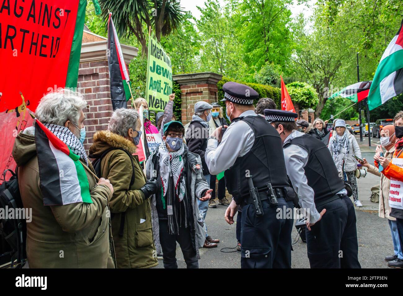 London, England. 21st May, 2021. Protesters outside the Israeli ...