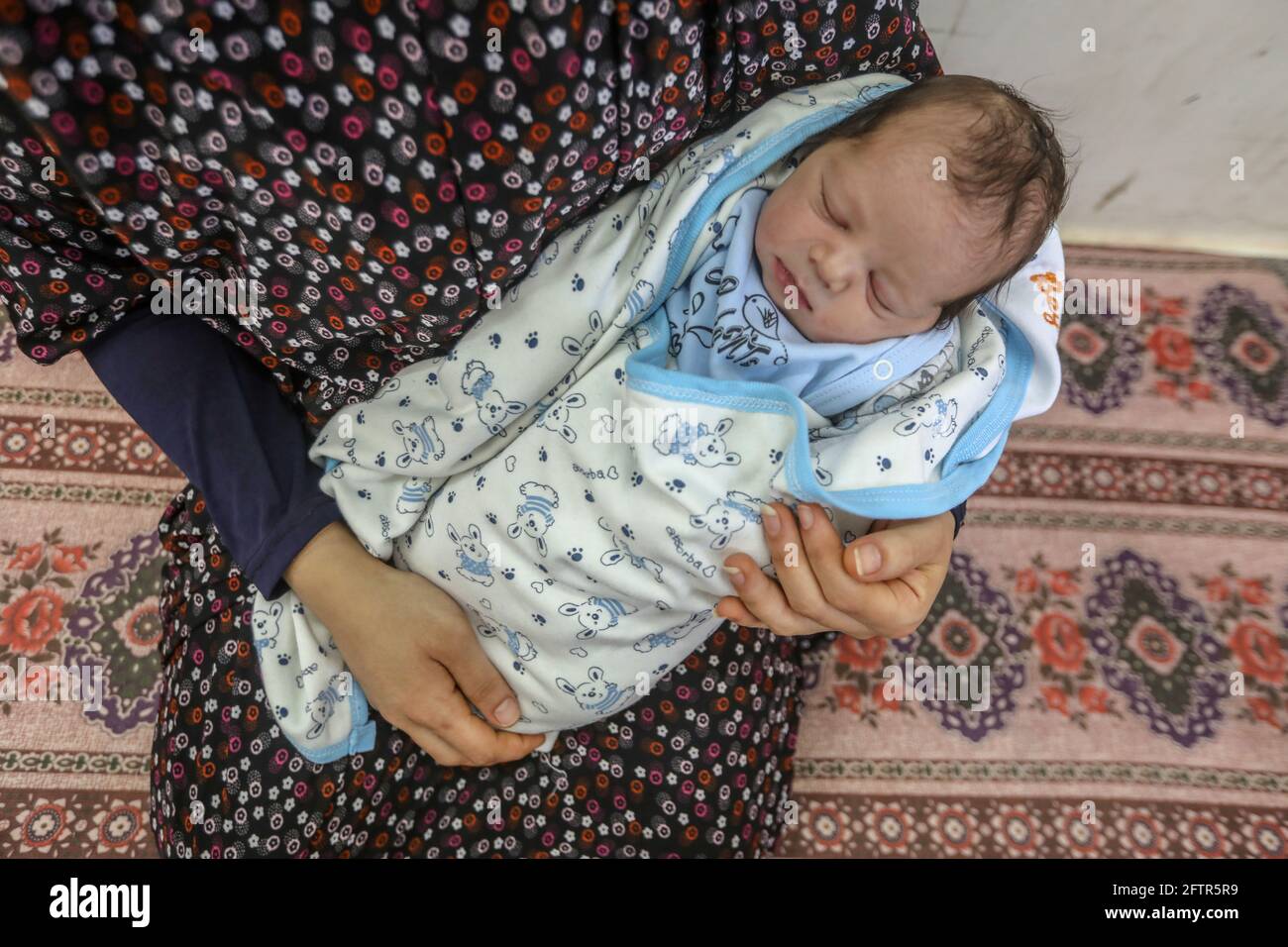 Gaza City. 21st May 2021. A Palestinian woman bearing a one-day-old ...