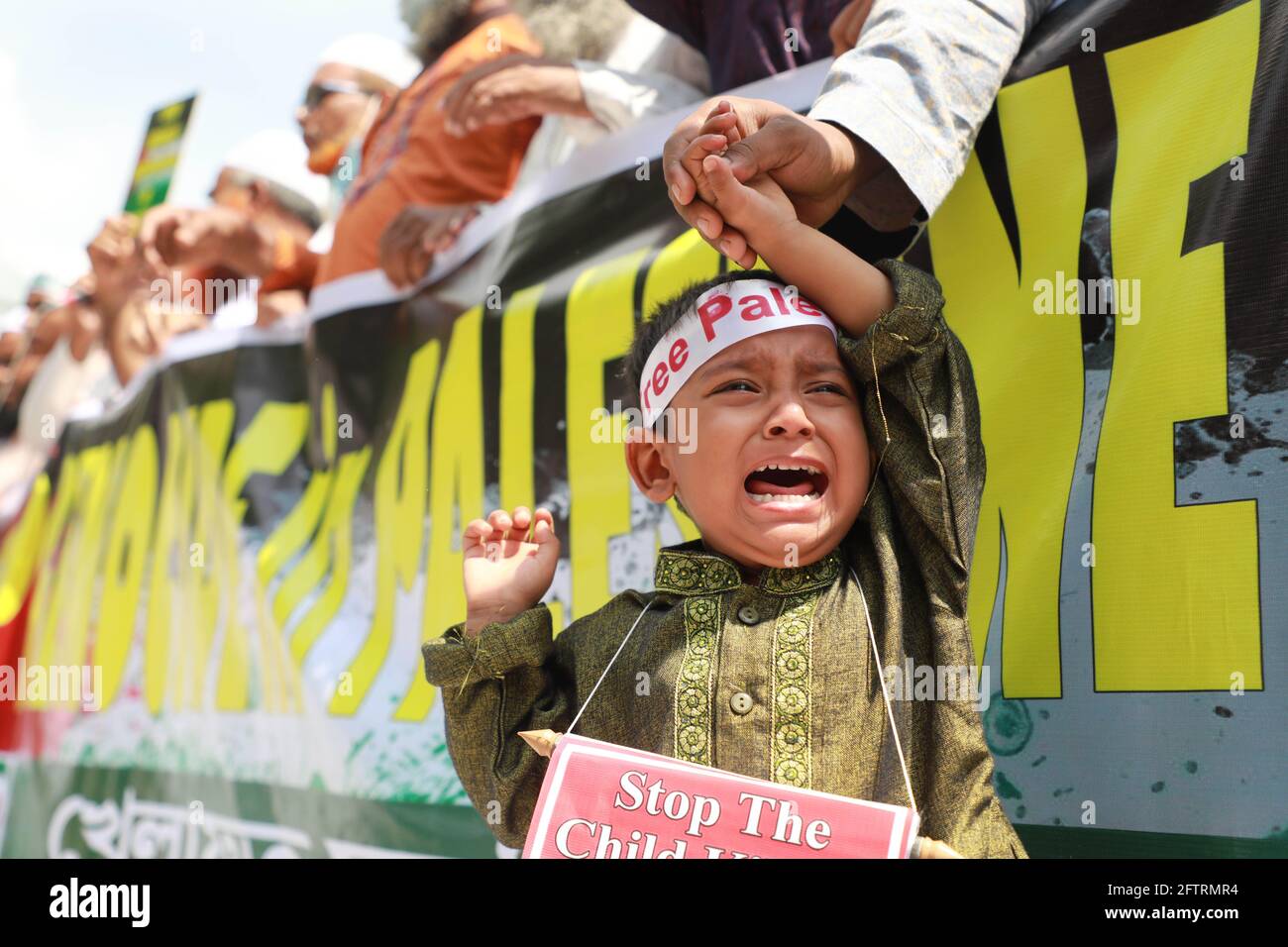 Dhaka, Bangladesh. 21st May, 2021. Bangladeshi Muslims put a crying ...