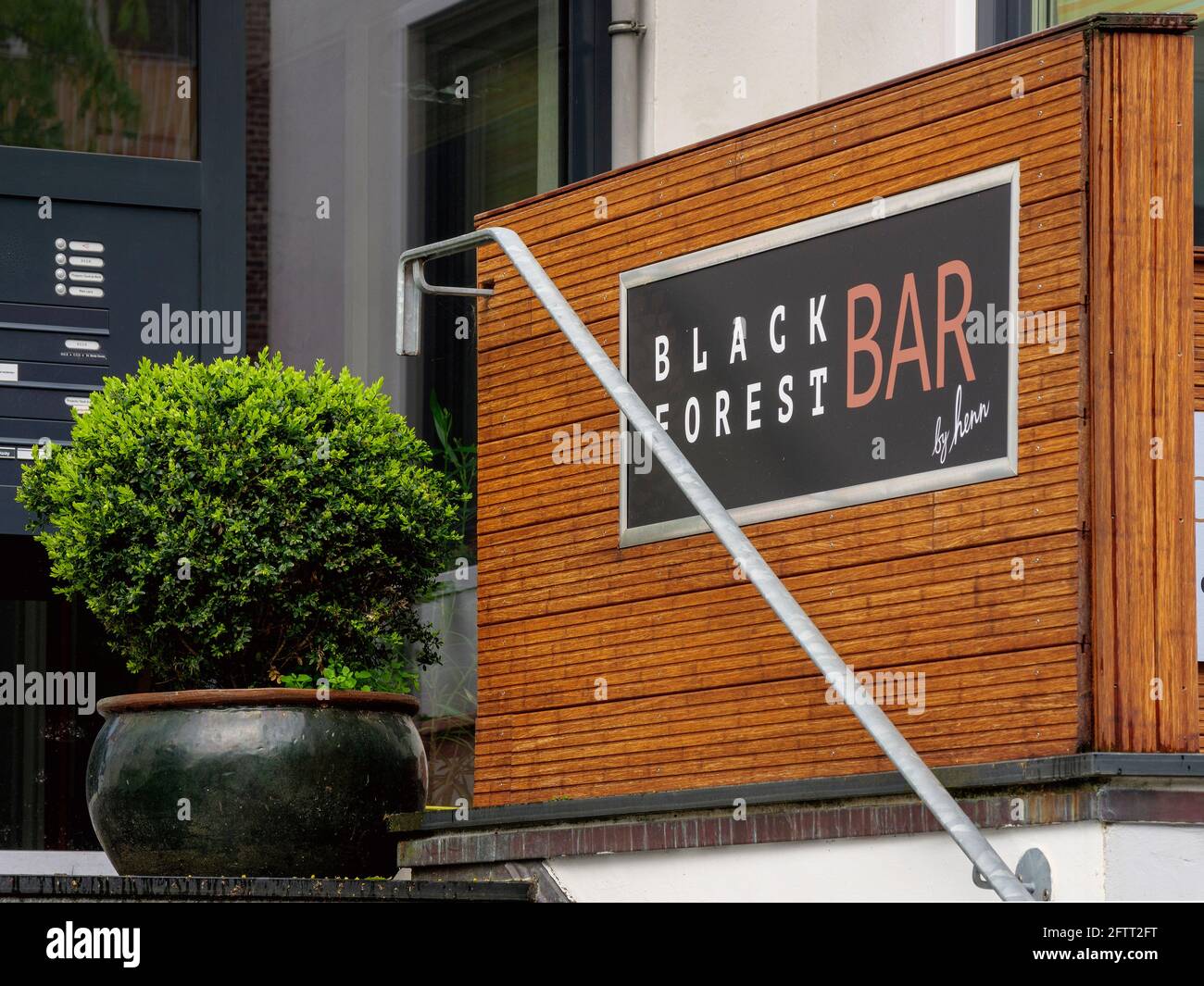 Metropolis bar hi-res stock photography and images - Alamy