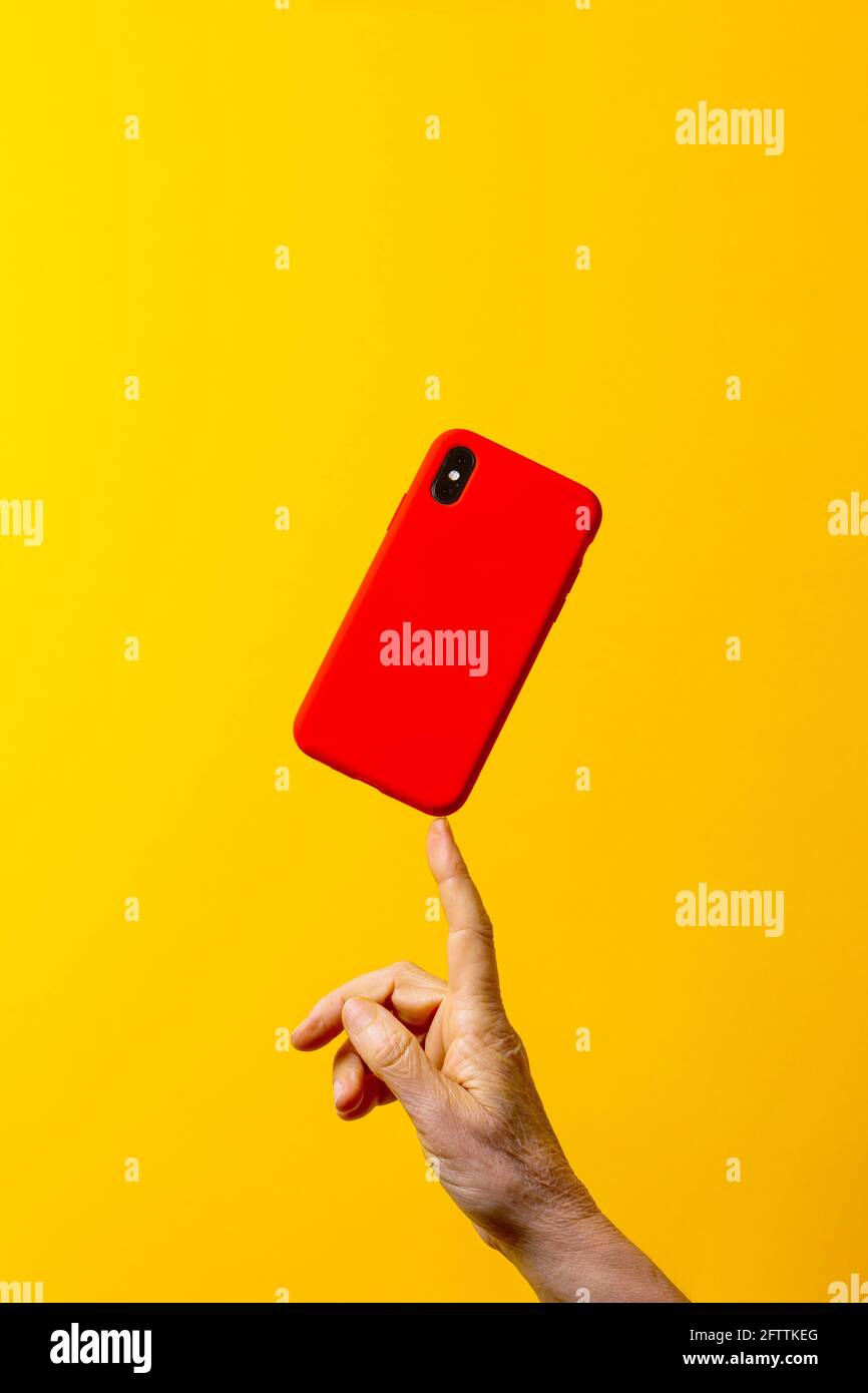 Hand holding phone back hi-res stock photography and images - Alamy