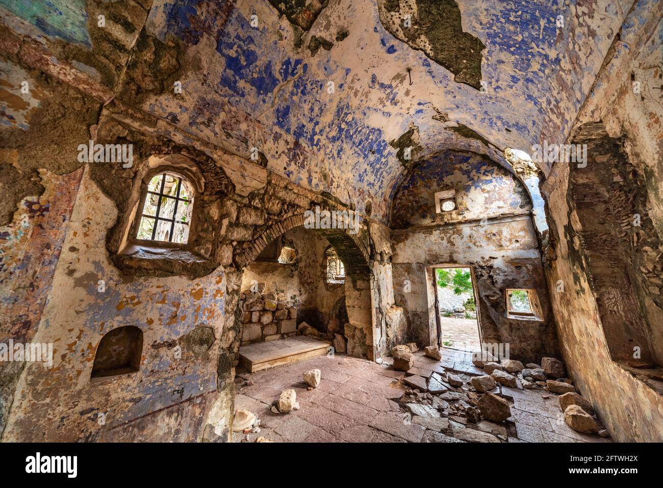 Crumbling church hi-res stock photography and images - Alamy