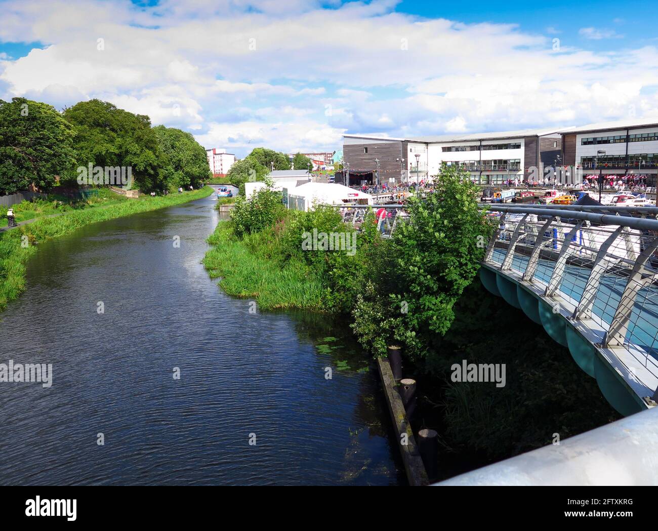 Forth and Clyde canal from footbridge near Southbank Marina ...