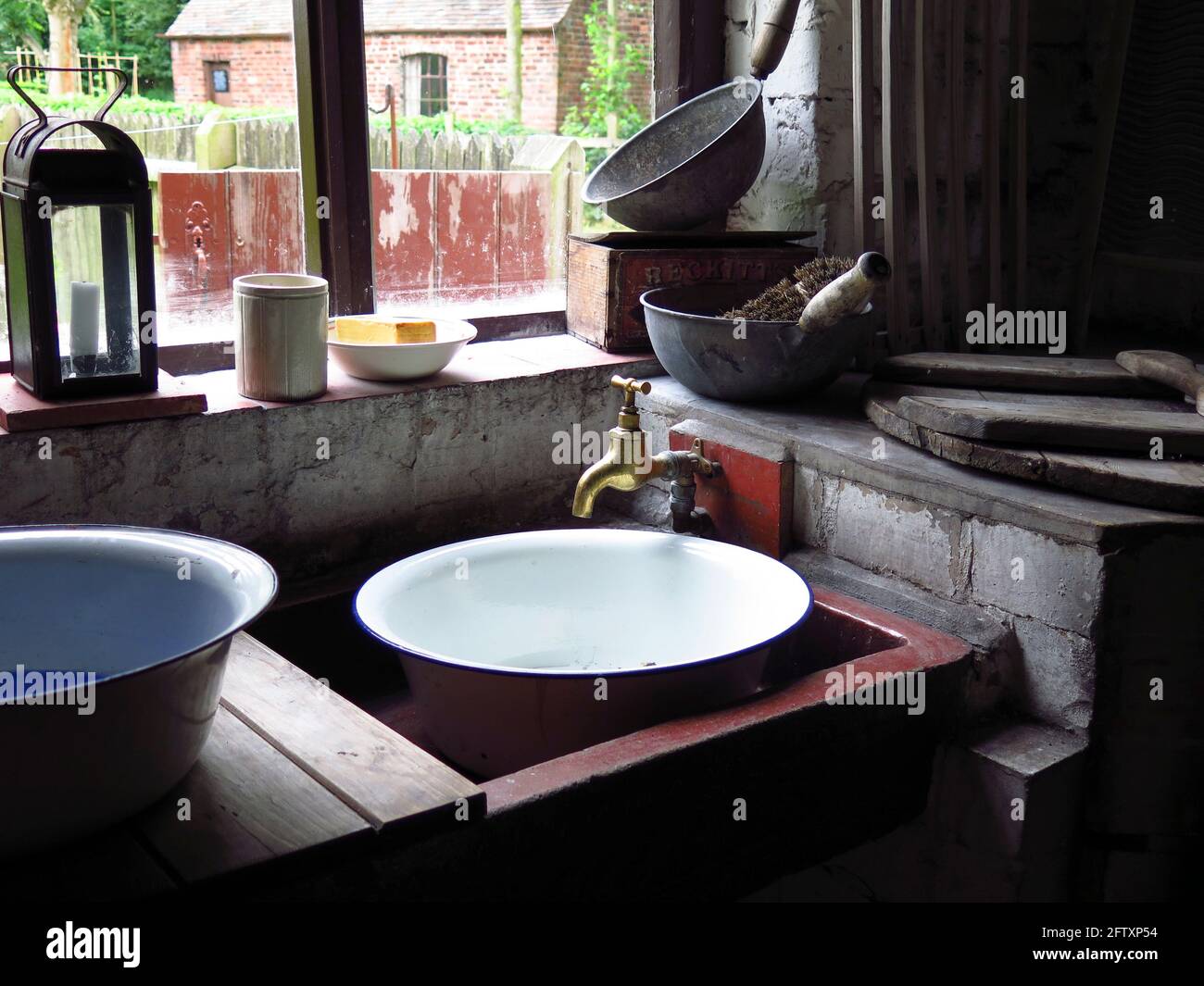 Old fashioned kitchen hi-res stock photography and images - Alamy