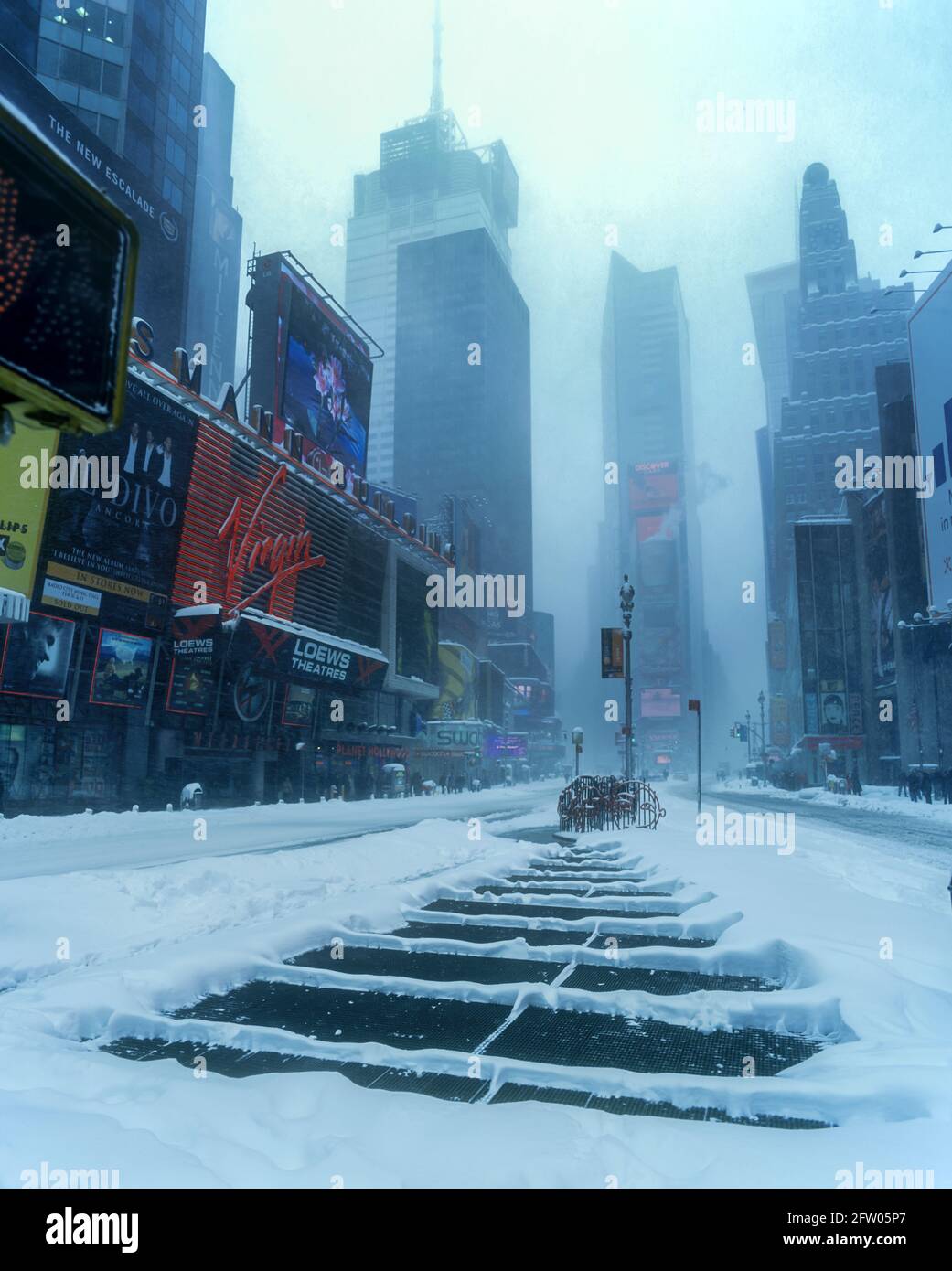 2006 HISTORICAL SNOW COVERED BLIZZARD TIMES SQUARE MIDTOWN MANHATTAN ...