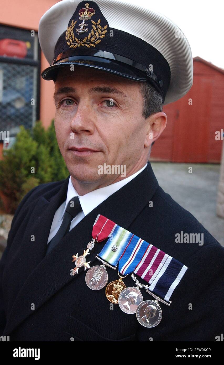 SURVIVOR OF THE SINKING OF HMS SHEFFIELD DURING THE FALKLANDS WAR ...