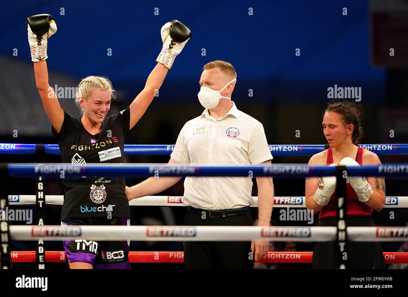 Katie Healy (left) celebrates beating Claudia Ferenczi during their ...