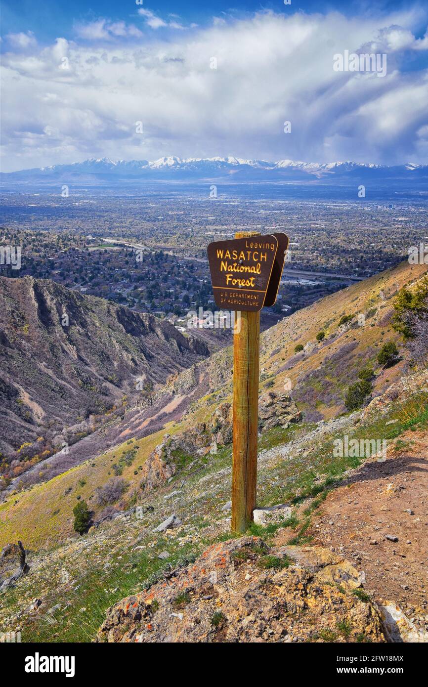 Trail Signs hiking along Grandeur Peak, Pipe Line Overlook and ...