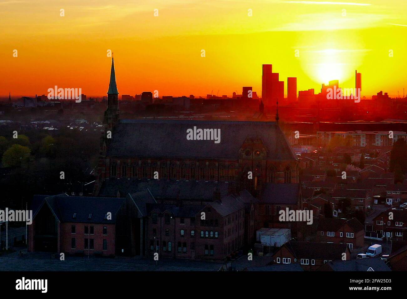 Manchester city skyline silhouette hi-res stock photography and images ...