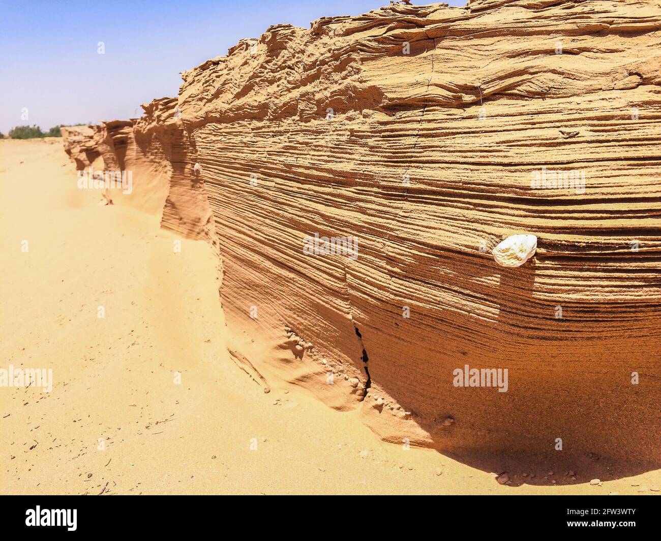 Detail of layers of sand wall in Morocco Stock Photo - Alamy